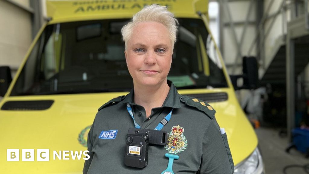 Bodycam roll-out for South East ambulance staff - BBC News