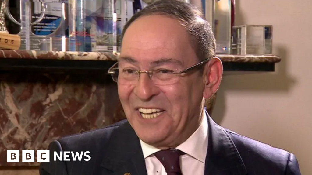 Sir Howard Bernstein: Man who led regeneration of Manchester dies - BBC ...