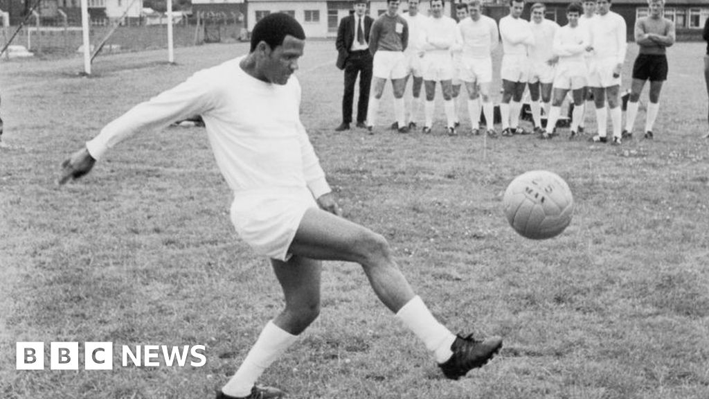 Leeds Utd legend Albert Johanneson's football shirt to be auctioned ...