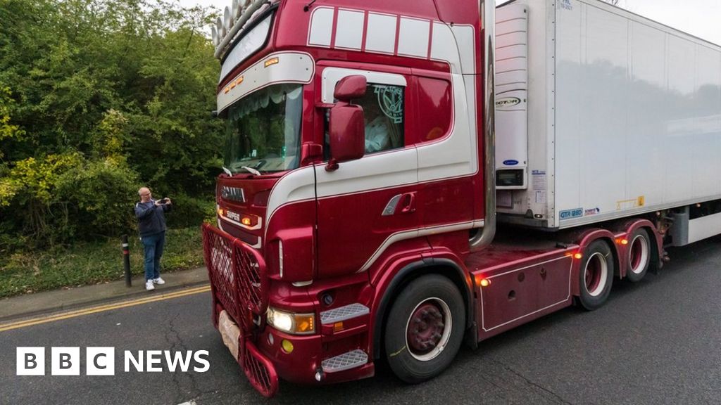 Essex lorry deaths: How is a dead body identified? - BBC News