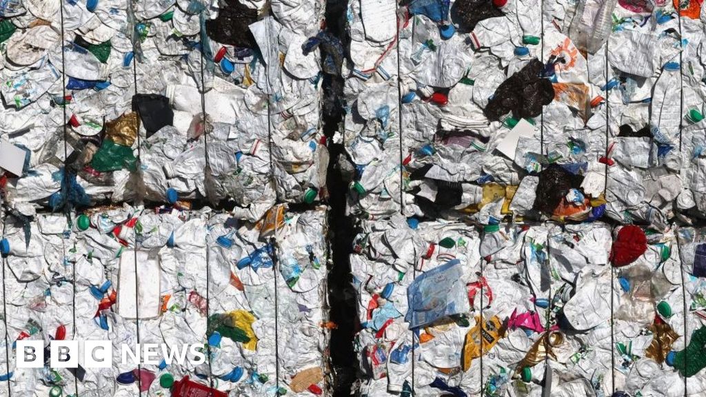 Knebworth plastic bag recycling scheme set to spread - BBC News