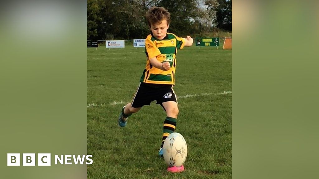 Northampton boy, 7, masters lockdown rugby trick shots - BBC News