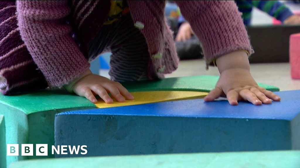 Views sought on banning smacking in Scotland - BBC News