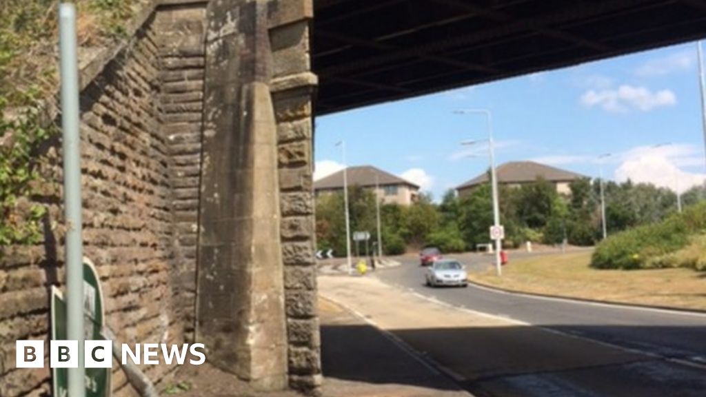 Man dies after crashing into railway bridge in Fife - BBC News