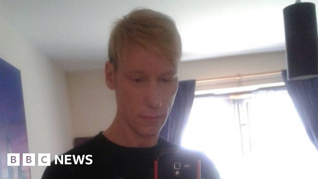 Stephen Port 'lied to police' about knowing final 'victim' - BBC News