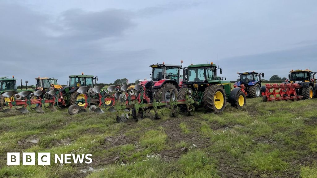 Cubley: Tractors go head-to-head at ploughing contest