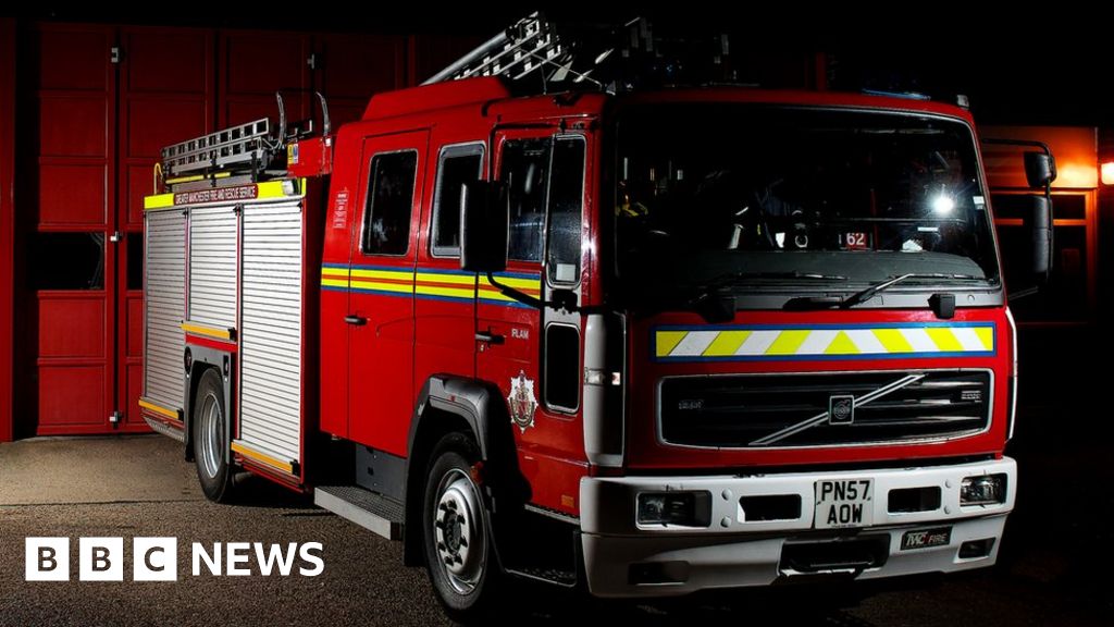 Group 'pelt' fire engine with bricks in Oldham - BBC News