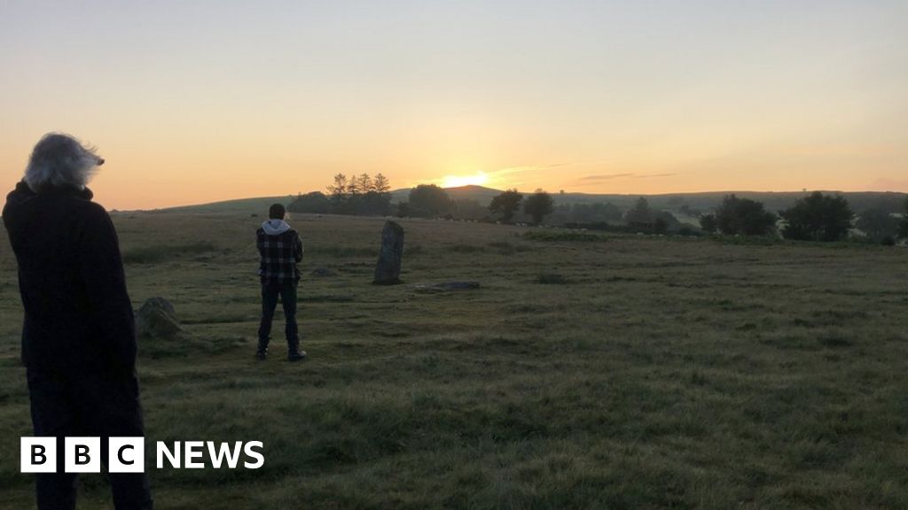 Summer solstice sunrise captured across West Midlands - BBC News