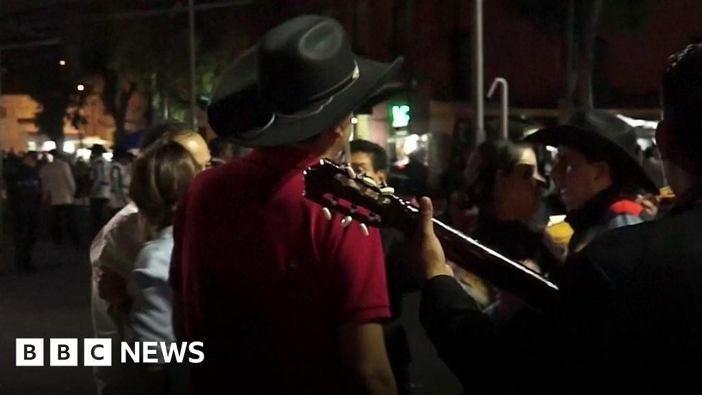 'Mariachi musician' gunmen kill three in Mexico City