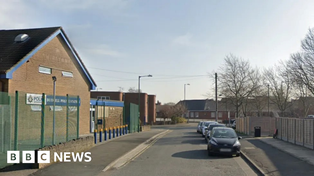 Bulwell: Woman required surgery after 'bottle stabbing' - BBC News
