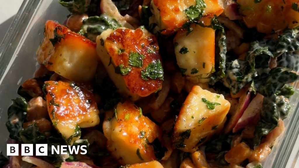 Sticky halloumi, chickpea and sweetcorn salad - BBC News