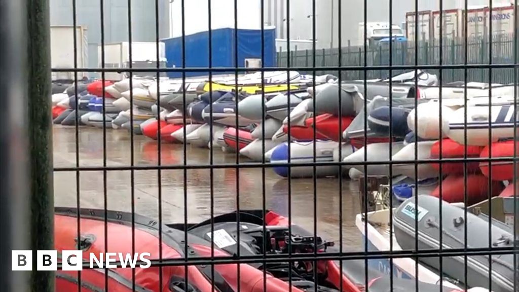 Channel migrants: Hundreds of boats stored in Dover - BBC News