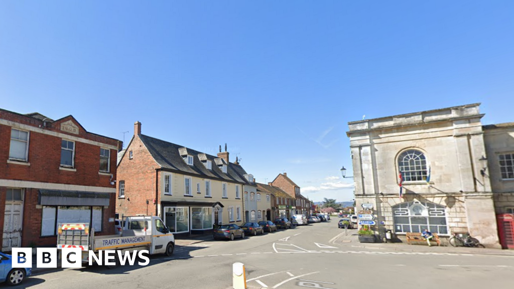 Berkeley town centre revamp features 20mph speed limit plan - BBC News