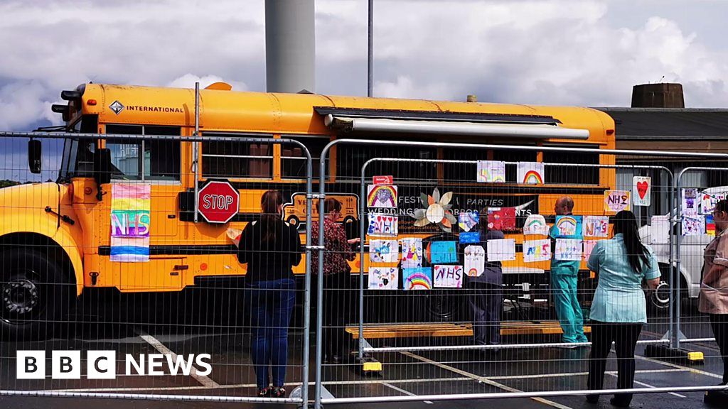 Coronavirus: Food bus serves up free meals to NHS staff - BBC News