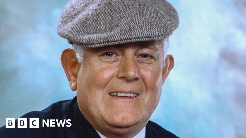 Billy McBurney: Outlet Records founder dies at 84 - BBC News