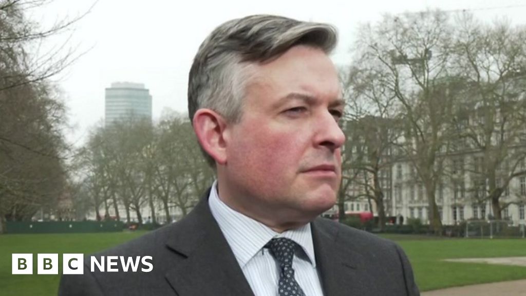 Reform leader 'pulling your leg' over Labour defections - BBC News