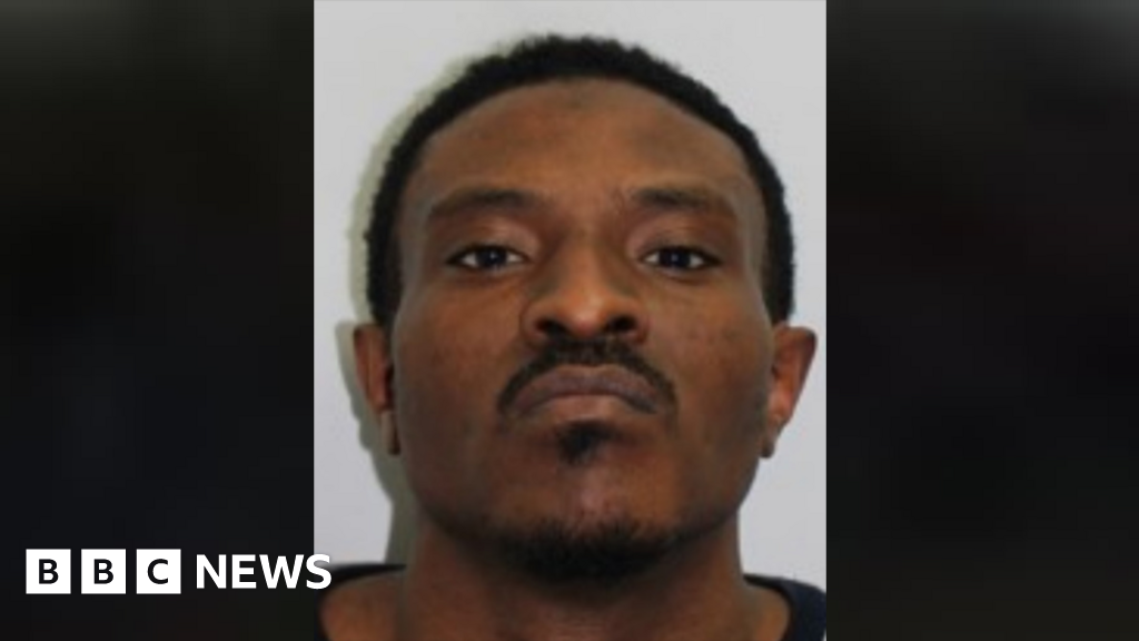 Roydon: New £10k reward for house party murder suspect - BBC News