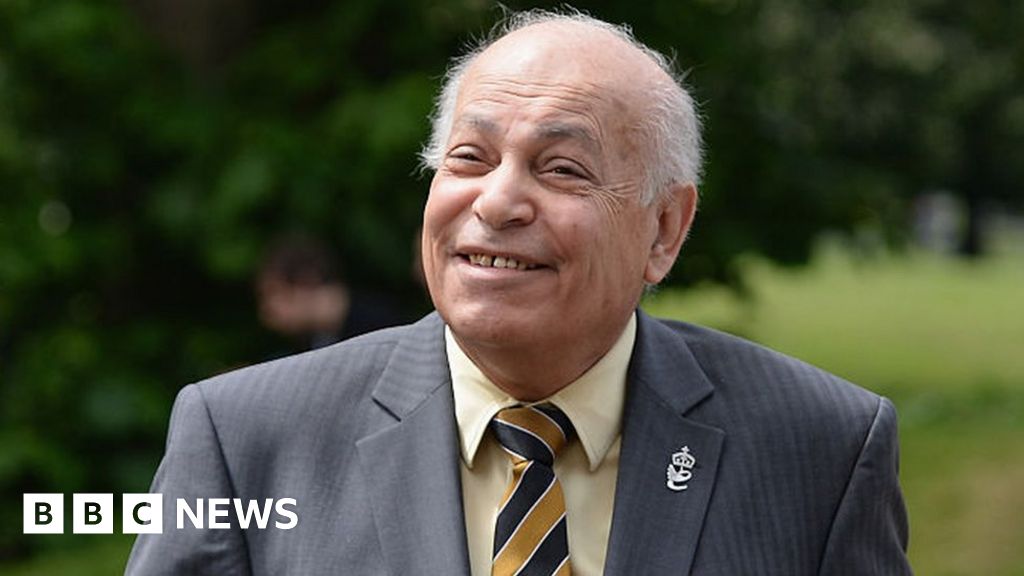 Former Hull City owner Assem Allam dies aged 83 - BBC News