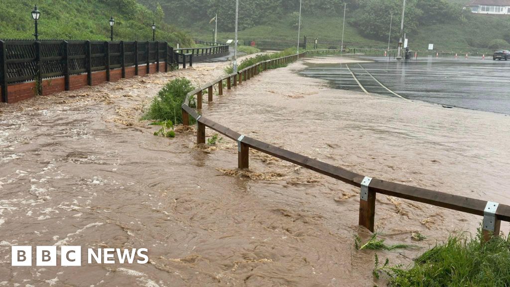 Flooding traps cars and stretches fire crews - BBC News