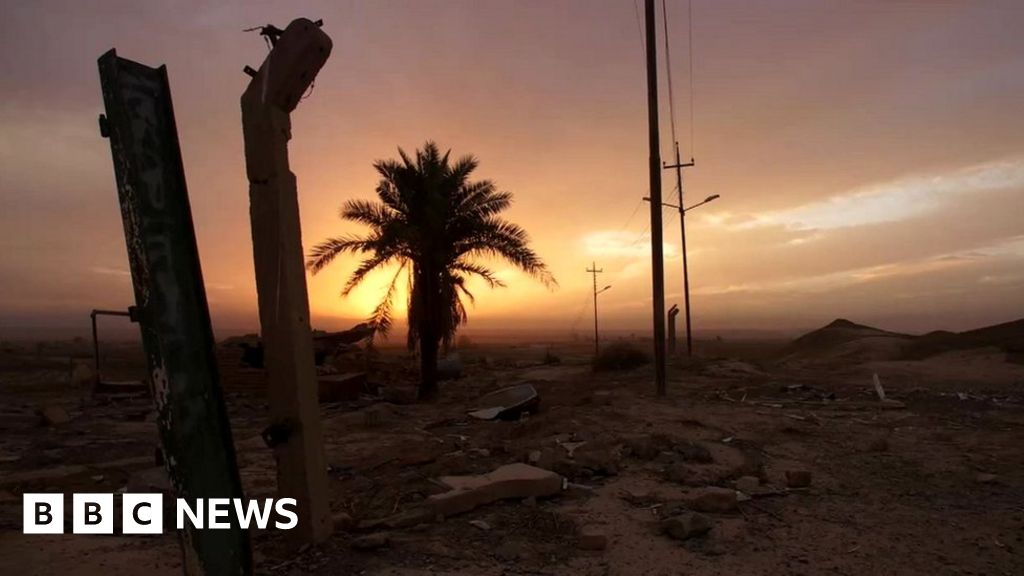 Nimrud: Iraqi troops visit destroyed ancient city - BBC News