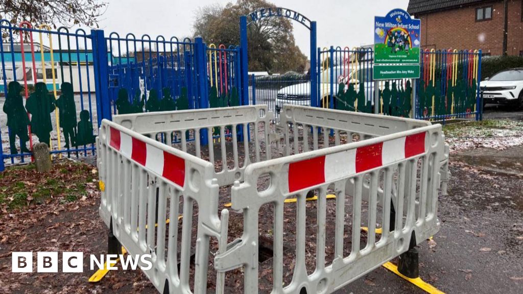 New Milton: Gas leak closes primary school - BBC News