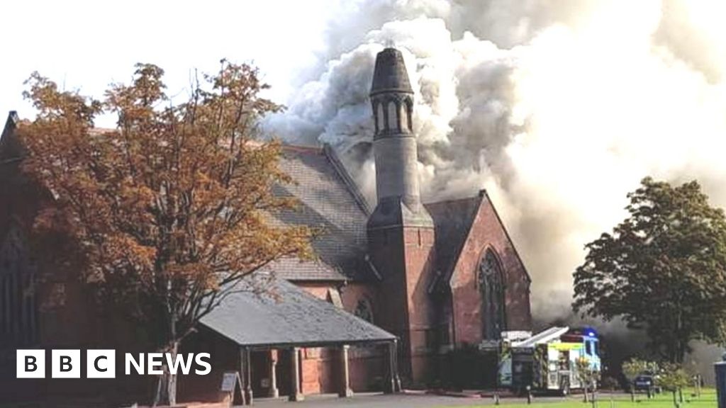 Fire breaks out at Haltemprice Crematorium - BBC News