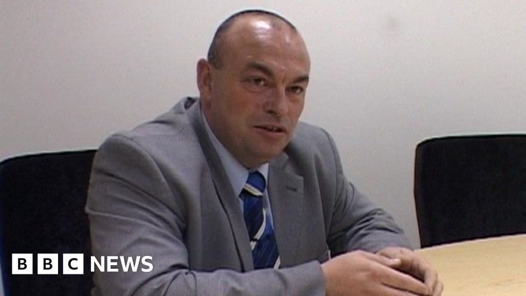 Memorabilia scam fraudster Steve Pearson avoids jail for selling fake ...