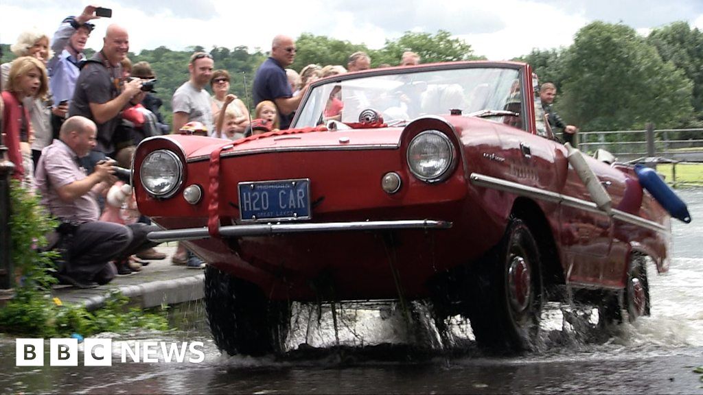 Amphibious car gathering on the River Thames - BBC News