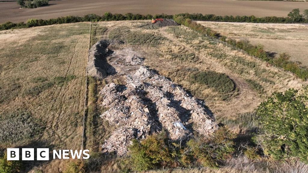 Sherington illegal waste site is still being used, say residents - BBC News