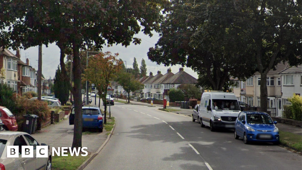 Teenager dies after suspected hit-and-run in Perry Barr - BBC News