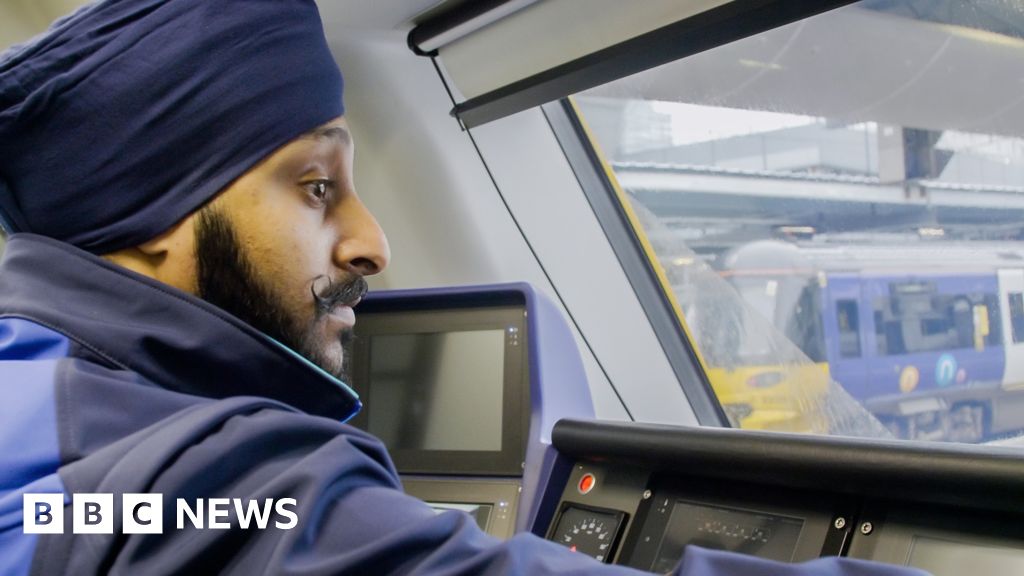 Inside Northern's train driving school - BBC News