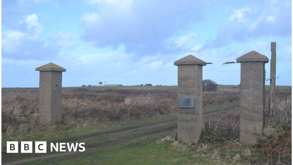 Alderney historian challenges new Nazi occupation claims - BBC News