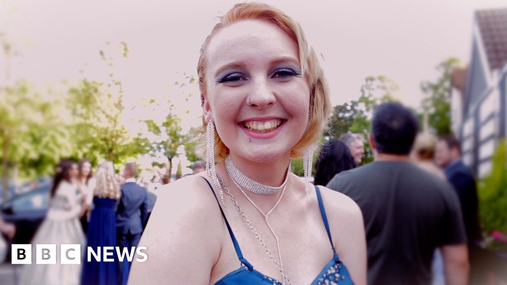 Kelly's prom dream comes true thanks to free online dress service - BBC ...