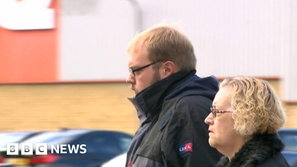 Dartford bus driver cleared over passenger death - BBC News