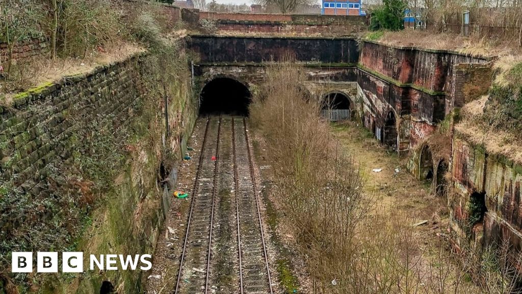 Liverpool Edge Hill: Historic railway site gains heritage protection ...