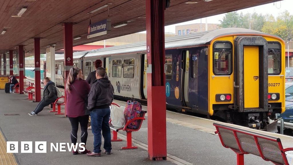 Northern rail cuts to services 'unfathomable' says mayor - BBC News