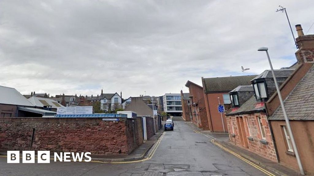 Man dies four days after car crash in Arbroath - BBC News