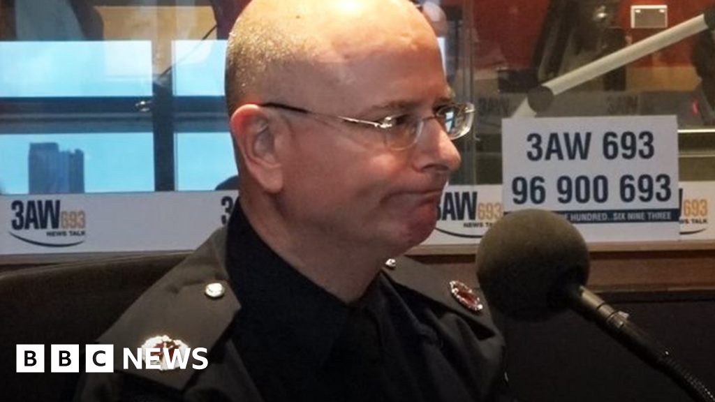Top Australian police officer quits over 'racist' comments - BBC News