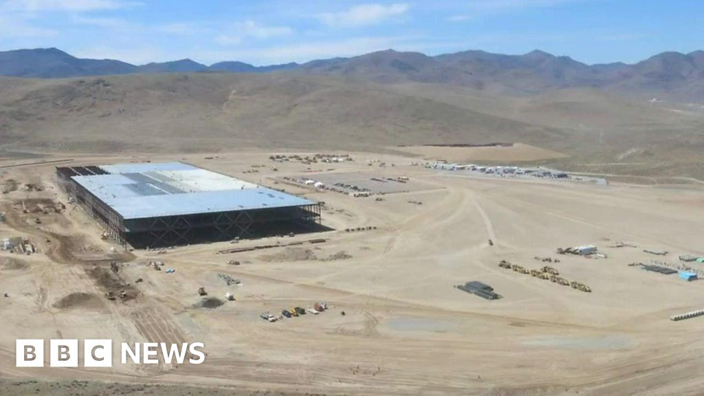 Tesla offers peek into battery factory - BBC News