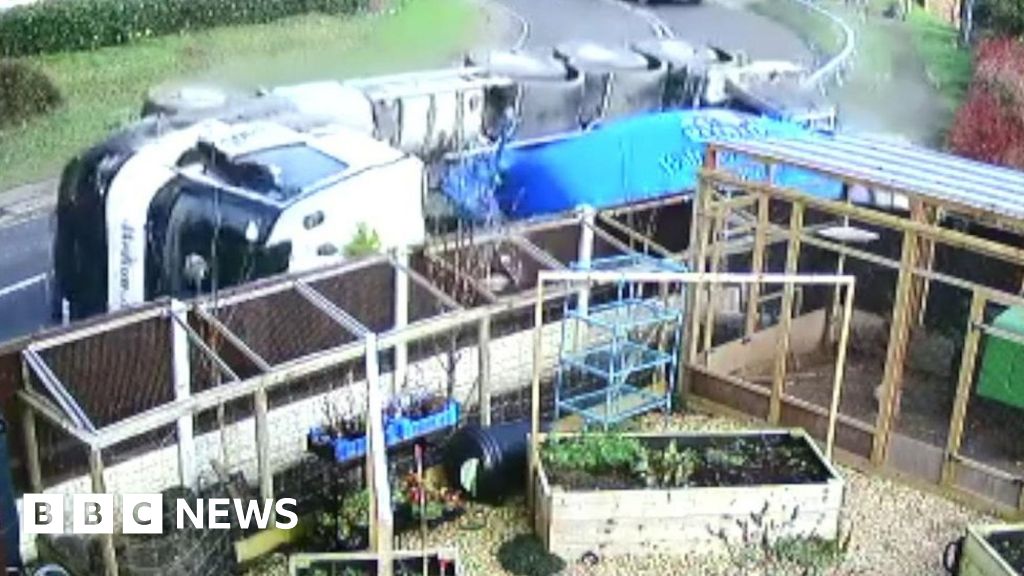 East Keal: Cement lorry crash sparks new fears over 'dangerous' bend ...