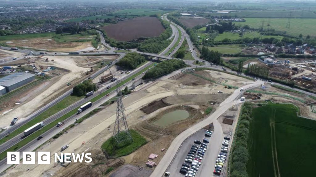Sittingbourne: Delays to A249 major roadworks - BBC News