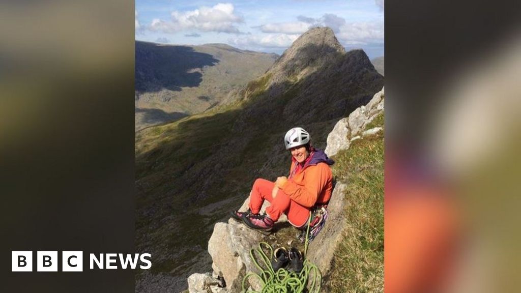 Polar Medal winner Catrin Thomas and 17 Antarctic trips - BBC News