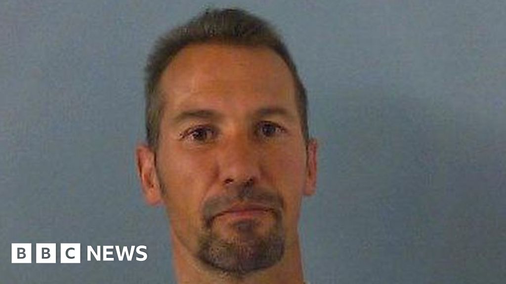 Chipping Norton man jailed for stabbing mother - BBC News