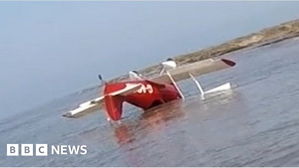 Porthcawl: Aircraft crashes into sea and pilot rescued - BBC News
