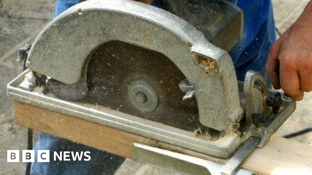 Slovenian woman's hand sawn off 'in insurance fraud' - BBC News