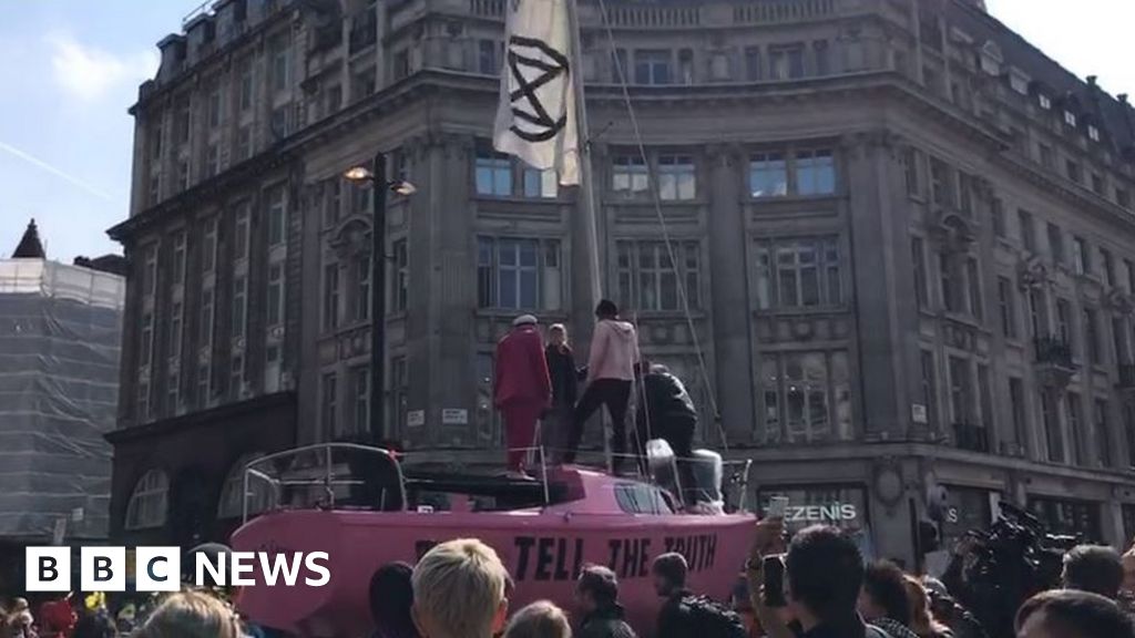 Extinction Rebellion: Climate protesters block roads