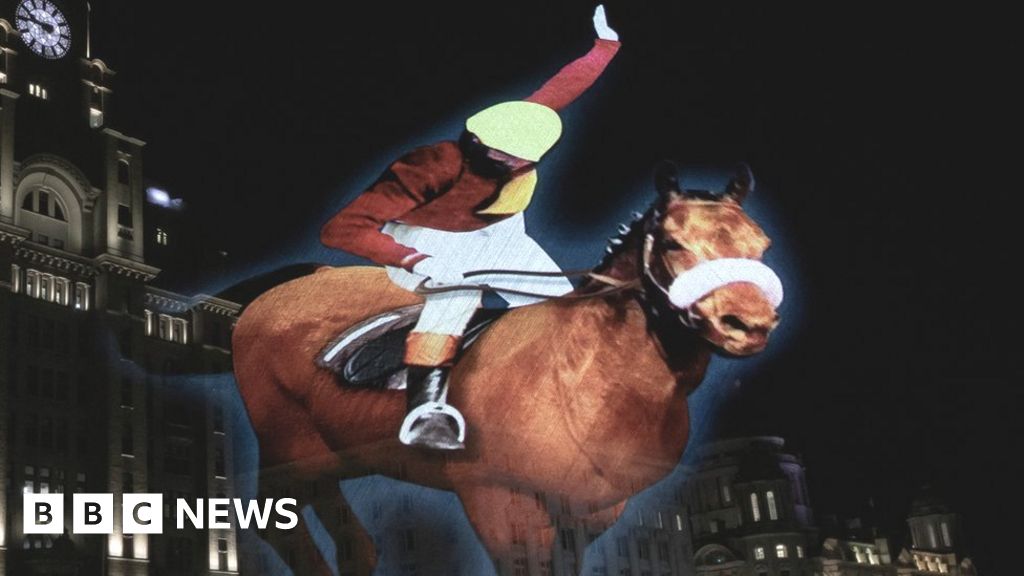 Grand National legend Red Rum runs again as Liverpool hologram - BBC News