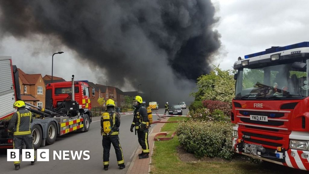 Large plastics fire at South Yorkshire recycling centre - BBC News