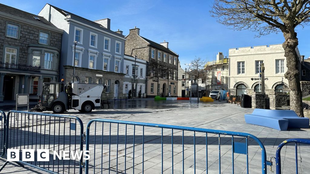 Market Square in Castletown pedestrianised for seven months - BBC News