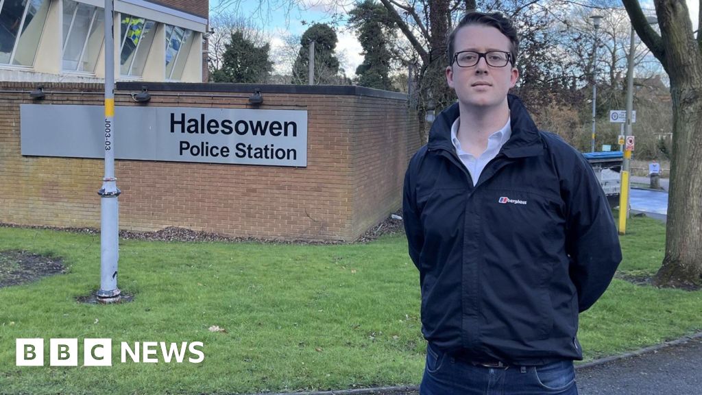 Former police officer to stand for PCC role - BBC News